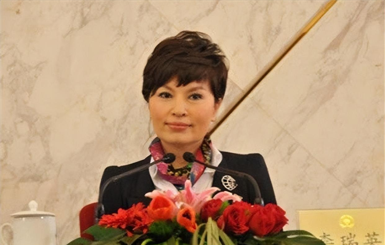 Li Ruiying's life after retirement, dressed plainly like an ordinary ...